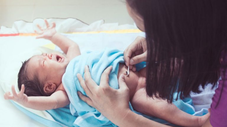 Les soins du nombril de bébé | Beebs